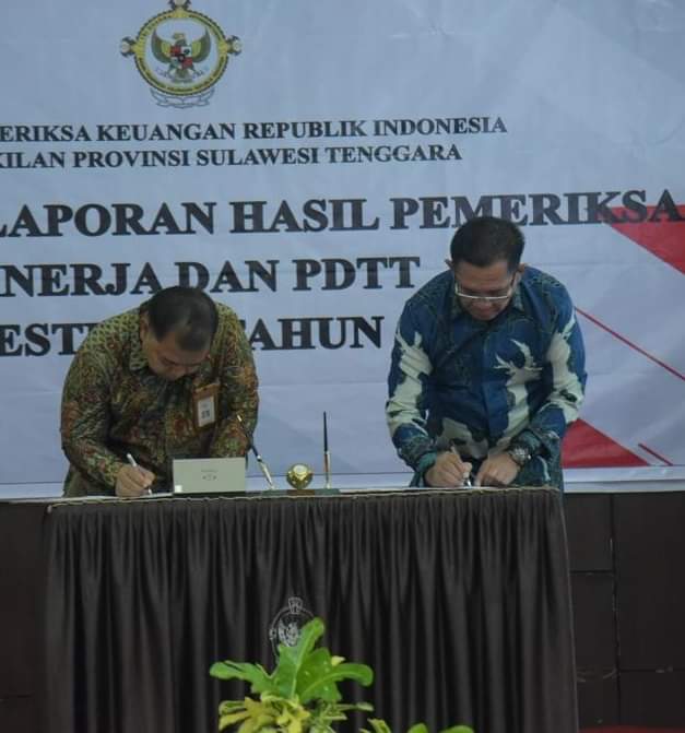 Pj Bupati Buton Terima LHP Dari BPK Sultra Tahun Anggaran 2021 dan 2022 | MonitorSultra.com